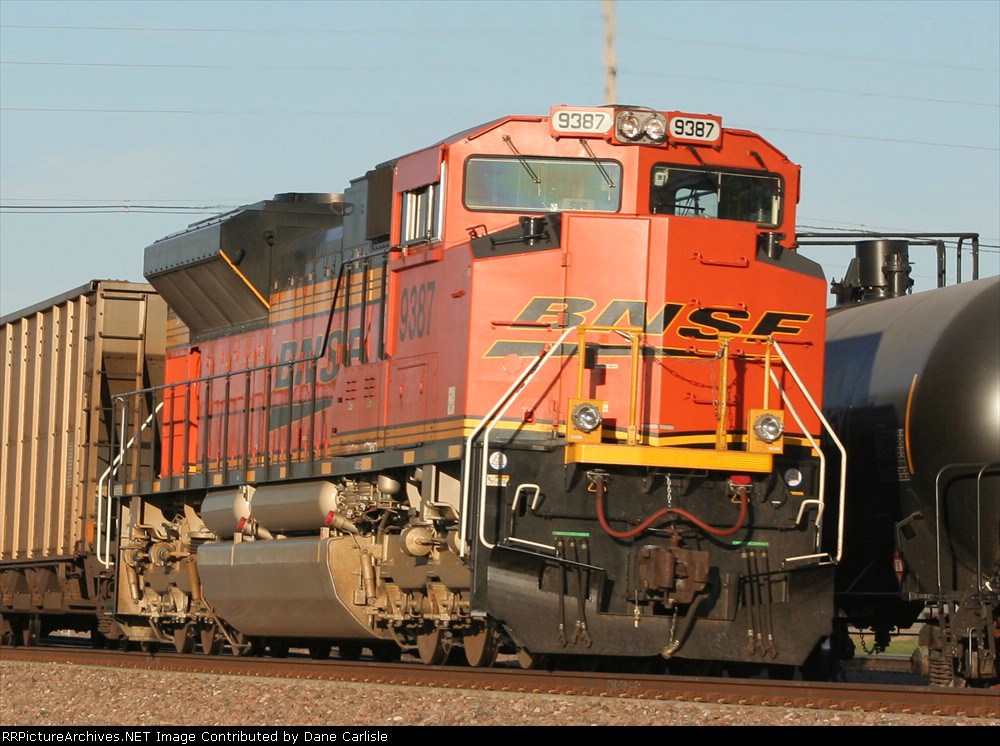 BNSF 9387 as DPU